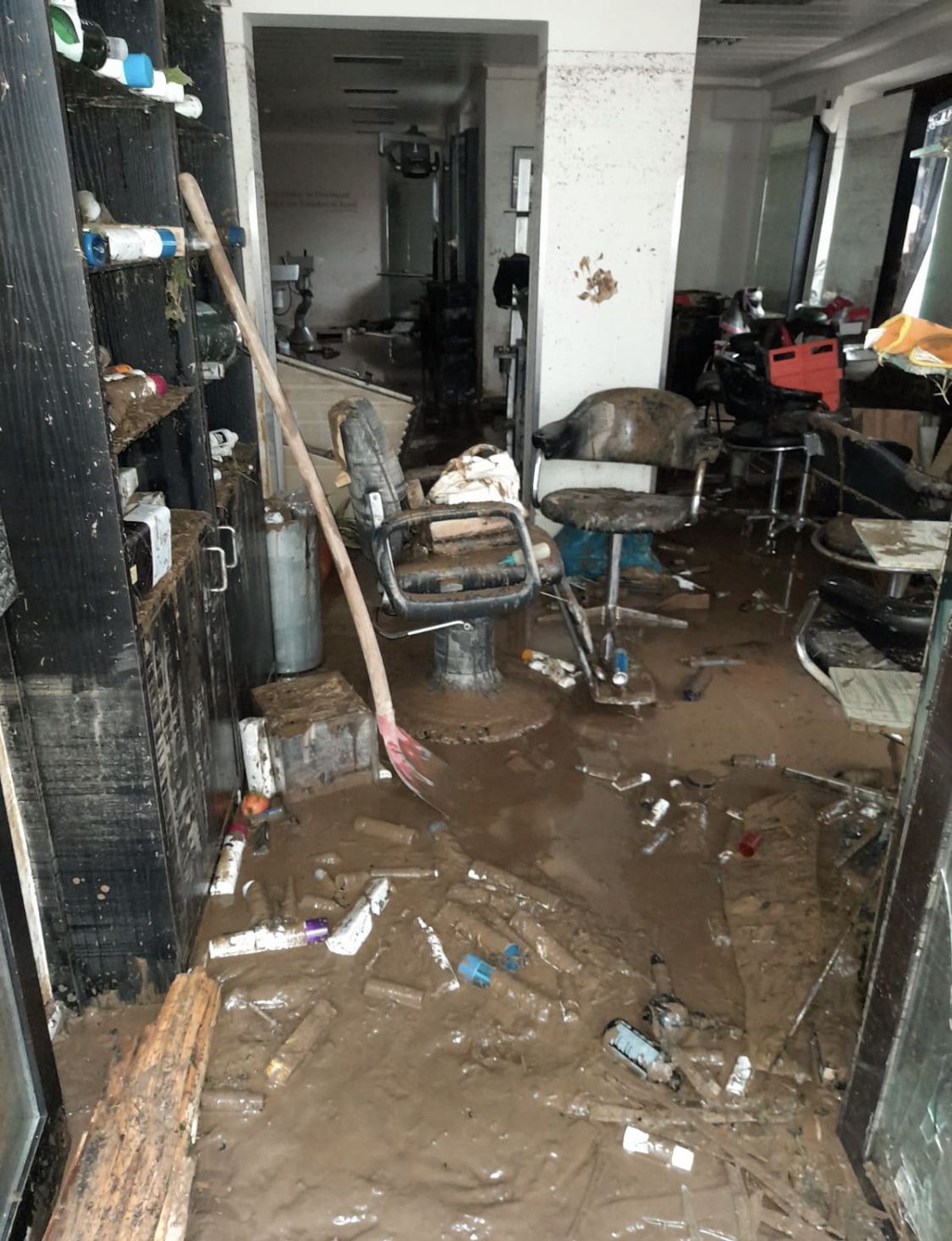 Flutreportage: Heuwagen - Jennifer Pohl in Ahrweiler - Frauenpower: Wir ...